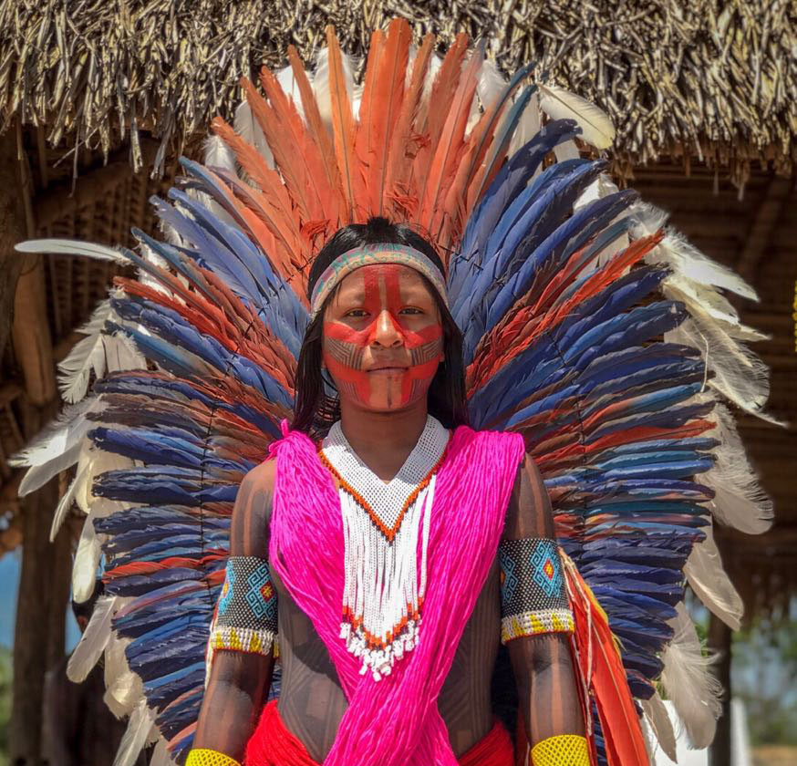 Pourquoi les Kayapo portent-ils des ornements de plumes ? - Lola l ...